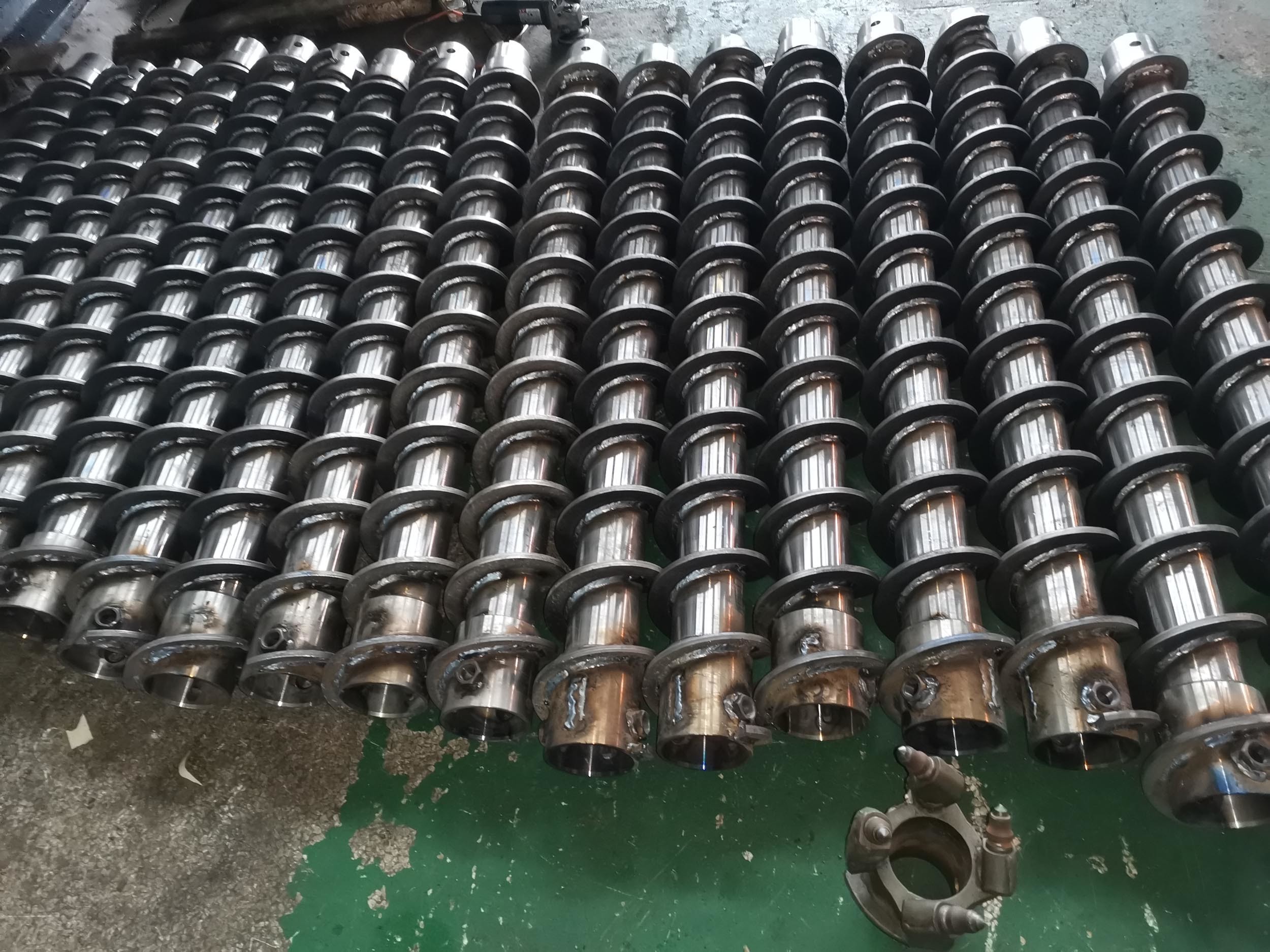 8 1/4″ (210mm) Triple Key Heavy Duty Hollow Stem Auger for soil ...